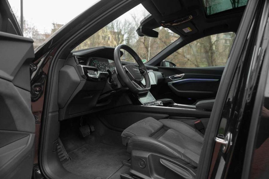 Black Audi E-Tron 2022 in Vilnius, with an engine capacity of 0.00 L and mileage of 41 thousand km for 32950 €, photo 14 on AUTOMOTO.COM.LV