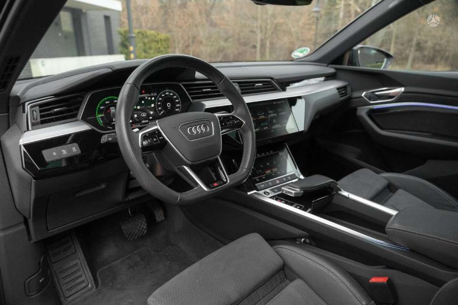 Black Audi E-Tron 2022 in Vilnius, with an engine capacity of 0.00 L and mileage of 41 thousand km for 32950 €, photo 15 on AUTOMOTO.COM.LV