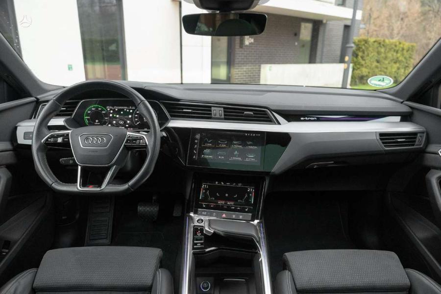 Black Audi E-Tron 2022 in Vilnius, with an engine capacity of 0.00 L and mileage of 41 thousand km for 32950 €, photo 16 on AUTOMOTO.COM.LV