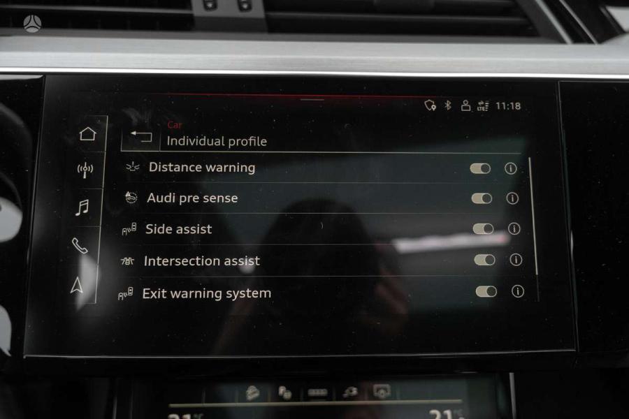Black Audi E-Tron 2022 in Vilnius, with an engine capacity of 0.00 L and mileage of 41 thousand km for 32950 €, photo 31 on AUTOMOTO.COM.LV