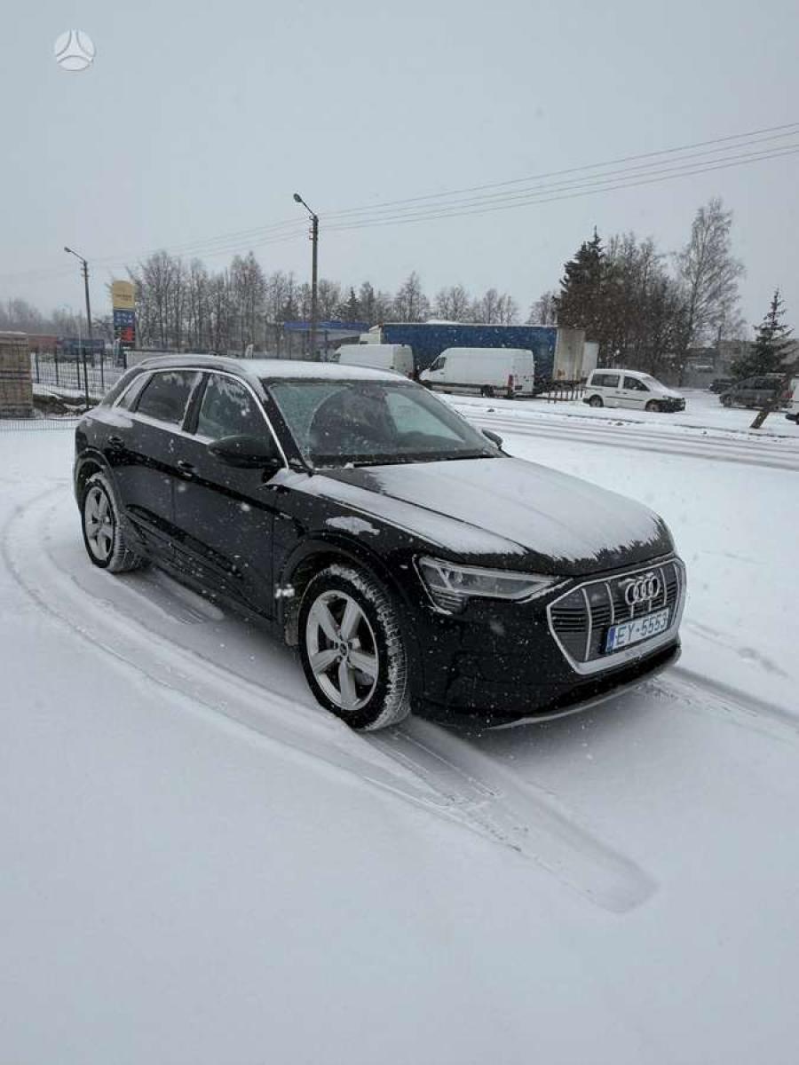 Black Audi E-Tron 2022 in Marijampole, with an engine capacity of 0.00 L and mileage of 195 thousand km for 24700 €, photo 1 on AUTOMOTO.COM.LV