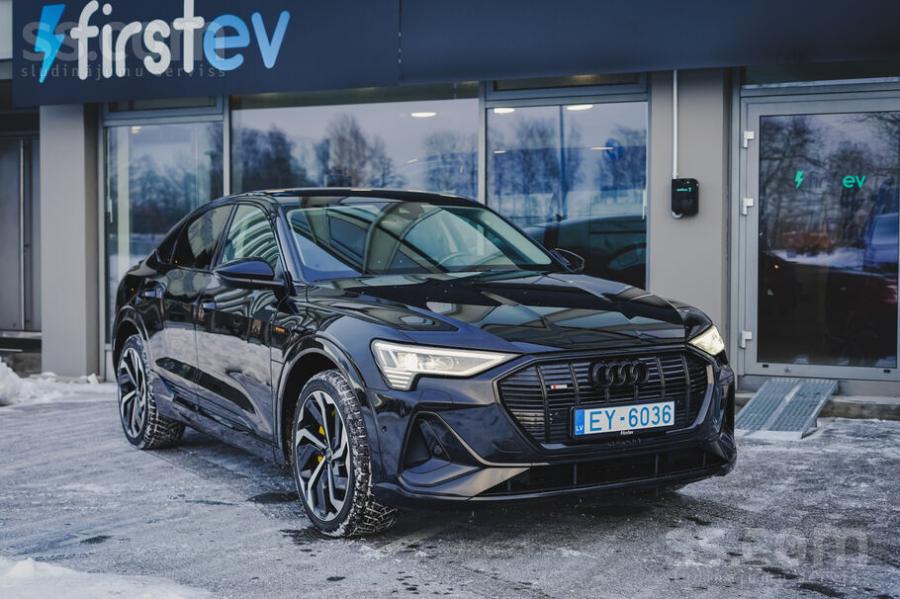 Melns Audi E-Tron 2022 Rīga, ar dzinēja tilpumu 0.00 L un nobraukumu 121 tūkst. km par 33490 €, foto 1 vietnē AUTOMOTO.COM.LV