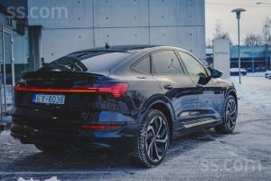 Melns Audi E-Tron 2022 Rīga, ar dzinēja tilpumu 0.00 L un nobraukumu 121 tūkst. km par 33490 €, foto 4 vietnē AUTOMOTO.COM.LV