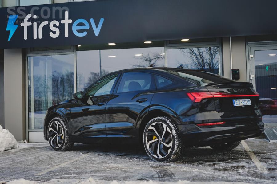 Melns Audi E-Tron 2022 Rīga, ar dzinēja tilpumu 0.00 L un nobraukumu 121 tūkst. km par 33490 €, foto 5 vietnē AUTOMOTO.COM.LV
