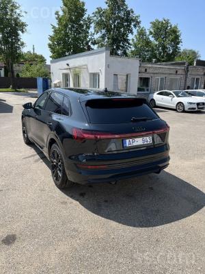 Melns Audi E-Tron 2022 Daugavpils, ar dzinēja tilpumu 0.00 L un nobraukumu 65 tūkst. km par 41400 €, foto 2 vietnē AUTOMOTO.COM.LV