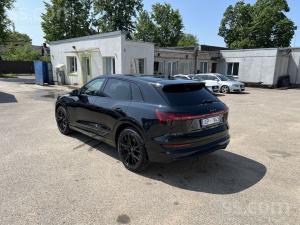 Melns Audi E-Tron 2022 Daugavpils, ar dzinēja tilpumu 0.00 L un nobraukumu 65 tūkst. km par 41400 €, foto 5 vietnē AUTOMOTO.COM.LV