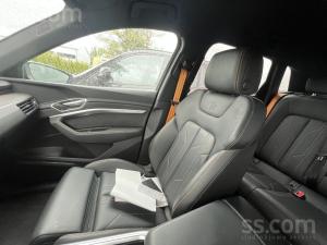 Melns Audi E-Tron 2022 Daugavpils, ar dzinēja tilpumu 0.00 L un nobraukumu 65 tūkst. km par 41400 €, foto 13 vietnē AUTOMOTO.COM.LV