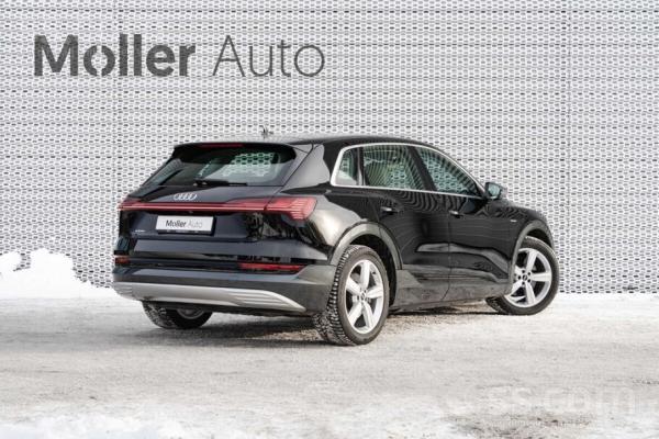 Black Audi E-Tron 2022 in Riga, with an engine capacity of 0.00 L and mileage of 54 thousand km for 34900 €, photo 4 on AUTOMOTO.COM.LV