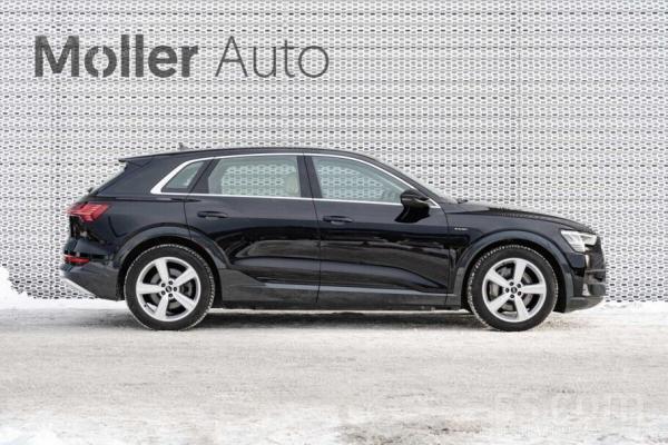 Black Audi E-Tron 2022 in Riga, with an engine capacity of 0.00 L and mileage of 54 thousand km for 34900 €, photo 5 on AUTOMOTO.COM.LV