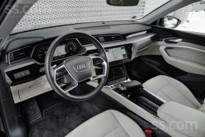 Black Audi E-Tron 2022 in Riga, with an engine capacity of 0.00 L and mileage of 54 thousand km for 34900 €, photo 12 on AUTOMOTO.COM.LV