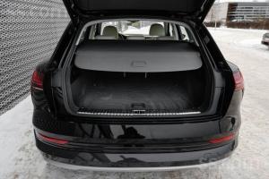 Black Audi E-Tron 2022 in Riga, with an engine capacity of 0.00 L and mileage of 54 thousand km for 34900 €, photo 26 on AUTOMOTO.COM.LV