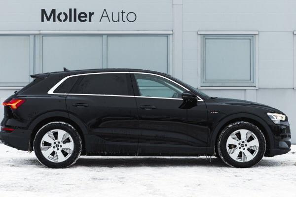 Melns Audi E-Tron 2022 Ventspils, ar dzinēja tilpumu 0.00 L un nobraukumu 74 tūkst. km par 30750 €, foto 6 vietnē AUTOMOTO.COM.LV
