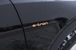 Melns Audi E-Tron 2022 Ventspils, ar dzinēja tilpumu 0.00 L un nobraukumu 74 tūkst. km par 30750 €, foto 11 vietnē AUTOMOTO.COM.LV