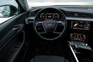 Melns Audi E-Tron 2022 Ventspils, ar dzinēja tilpumu 0.00 L un nobraukumu 74 tūkst. km par 30750 €, foto 20 vietnē AUTOMOTO.COM.LV