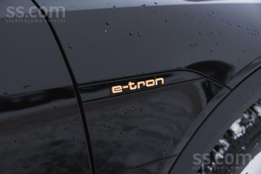 Черный Ауди E-Tron 2022 в Вентспилс, объемом двигателя 0.00 л и пробегом 74 тыс. км за 30750 €, фото 11 на AUTOMOTO.COM.LV