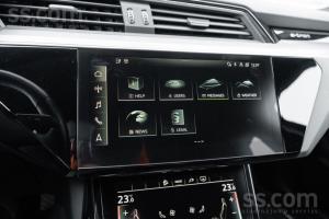 Black Audi E-Tron 2022 in Riga, with an engine capacity of 0.00 L and mileage of 75 thousand km for 50900 €, photo 28 on AUTOMOTO.COM.LV