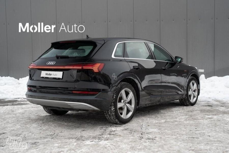 Black Audi E-Tron 2022 in Vilnius, with an engine capacity of 0.00 L and mileage of 46 thousand km for 34900 €, photo 6 on AUTOMOTO.COM.LV