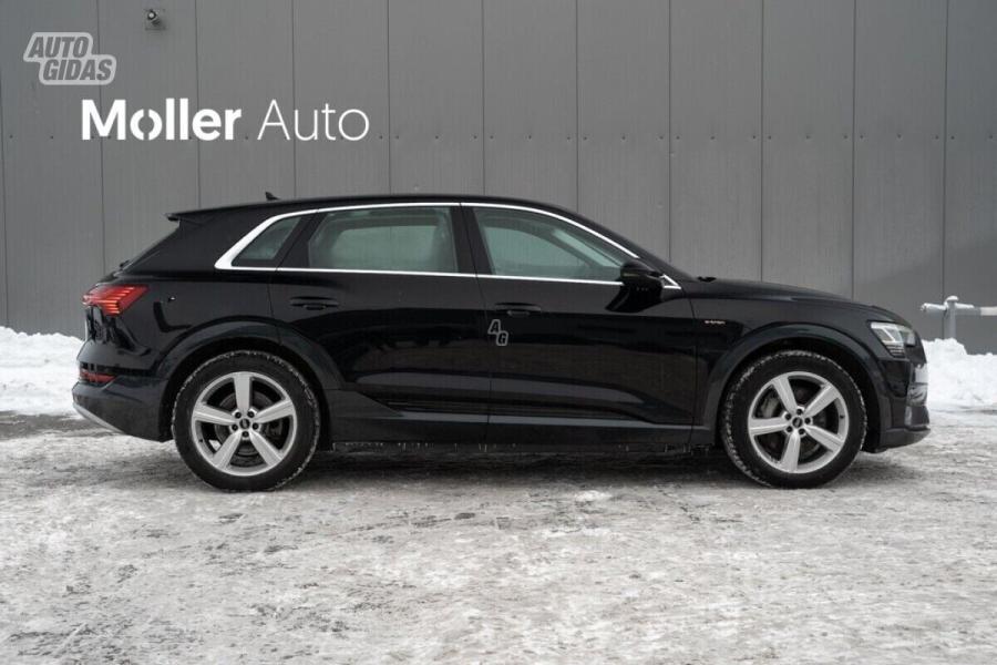 Black Audi E-Tron 2022 in Vilnius, with an engine capacity of 0.00 L and mileage of 46 thousand km for 34900 €, photo 7 on AUTOMOTO.COM.LV