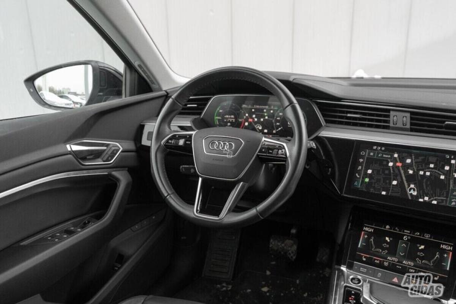 Black Audi E-Tron 2022 in Vilnius, with an engine capacity of 0.00 L and mileage of 46 thousand km for 34900 €, photo 13 on AUTOMOTO.COM.LV