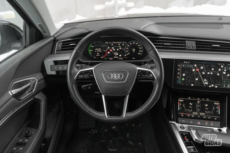 Black Audi E-Tron 2022 in Vilnius, with an engine capacity of 0.00 L and mileage of 46 thousand km for 34900 €, photo 14 on AUTOMOTO.COM.LV