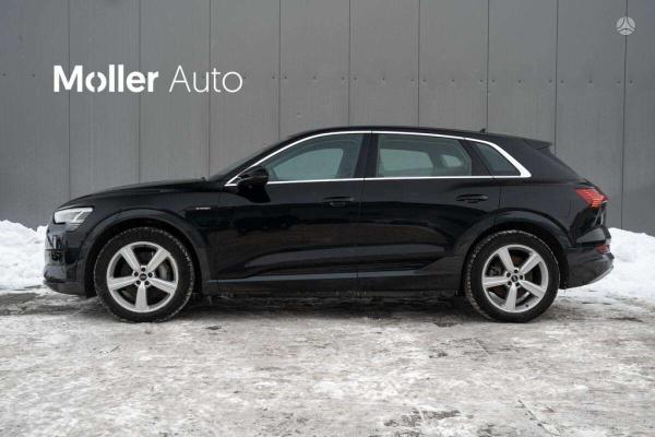 Black Audi E-Tron 2022 in Vilnius, with an engine capacity of 0.00 L and mileage of 46 thousand km for 34900 €, photo 3 on AUTOMOTO.COM.LV