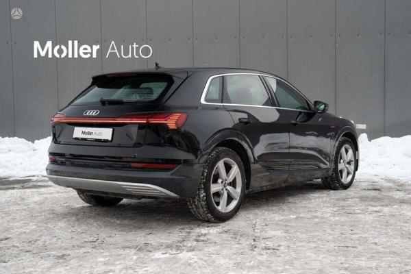 Black Audi E-Tron 2022 in Vilnius, with an engine capacity of 0.00 L and mileage of 46 thousand km for 34900 €, photo 6 on AUTOMOTO.COM.LV