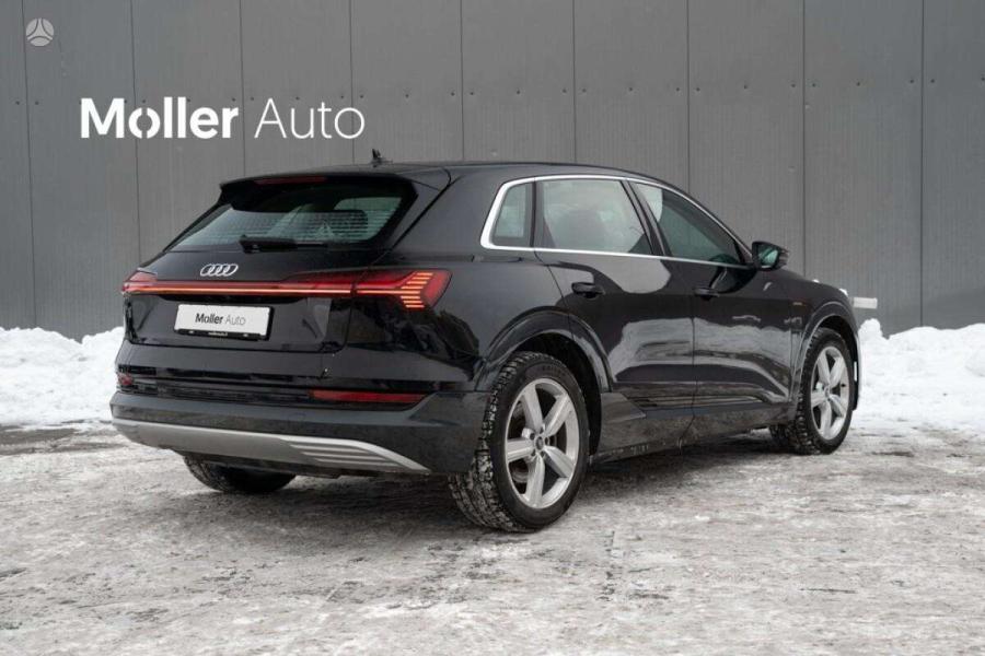 Melns Audi E-Tron 2022 Viļņa, ar dzinēja tilpumu 0.00 L un nobraukumu 46 tūkst. km par 34900 €, foto 6 vietnē AUTOMOTO.COM.LV