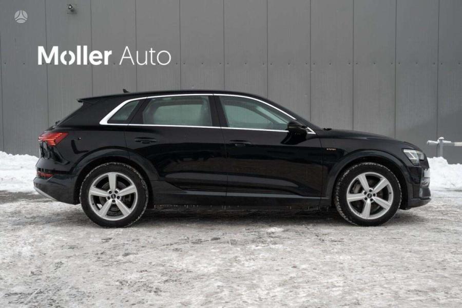 Melns Audi E-Tron 2022 Viļņa, ar dzinēja tilpumu 0.00 L un nobraukumu 46 tūkst. km par 34900 €, foto 7 vietnē AUTOMOTO.COM.LV