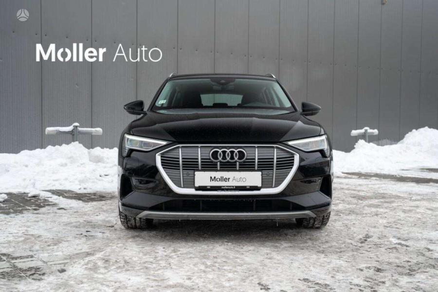 Black Audi E-Tron 2022 in Vilnius, with an engine capacity of 0.00 L and mileage of 43 thousand km for 34900 €, photo 2 on AUTOMOTO.COM.LV