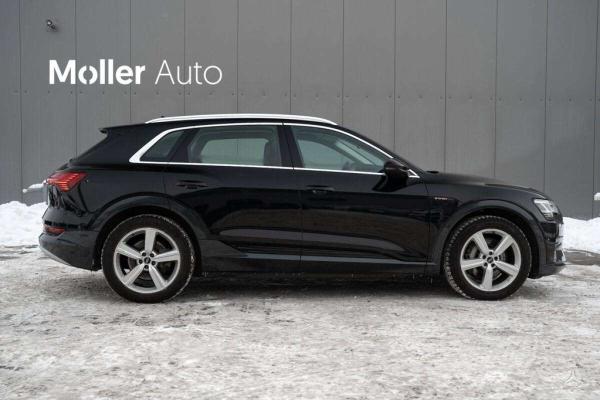 Melns Audi E-Tron 2022 Viļņa, ar dzinēja tilpumu 0.00 L un nobraukumu 43 tūkst. km par 34900 €, foto 7 vietnē AUTOMOTO.COM.LV