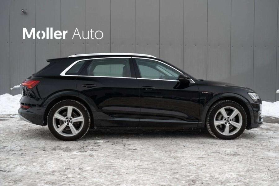 Black Audi E-Tron 2022 in Vilnius, with an engine capacity of 0.00 L and mileage of 43 thousand km for 34900 €, photo 7 on AUTOMOTO.COM.LV