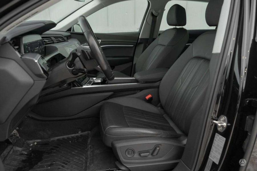 Black Audi E-Tron 2022 in Vilnius, with an engine capacity of 0.00 L and mileage of 43 thousand km for 34900 €, photo 17 on AUTOMOTO.COM.LV