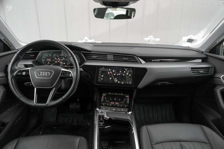 Black Audi E-Tron 2022 in Vilnius, with an engine capacity of 0.00 L and mileage of 43 thousand km for 34900 €, photo 20 on AUTOMOTO.COM.LV