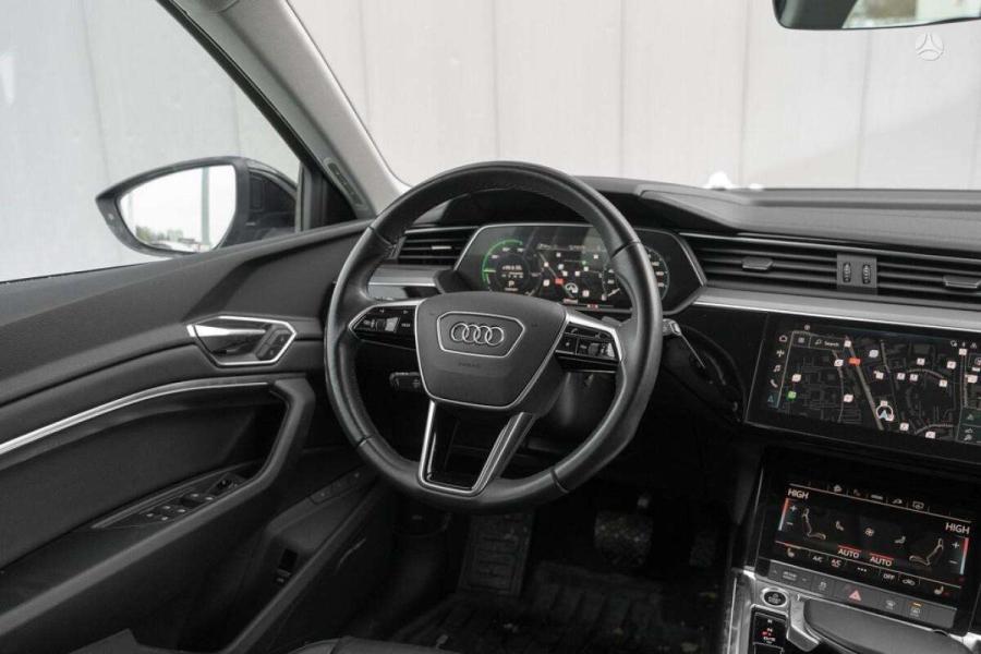 Black Audi E-Tron 2022 in Vilnius, with an engine capacity of 0.00 L and mileage of 43 thousand km for 34900 €, photo 21 on AUTOMOTO.COM.LV