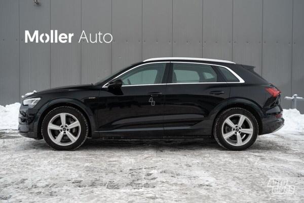 Black Audi E-Tron 2022 in Vilnius, with an engine capacity of 0.00 L and mileage of 43 thousand km for 34900 €, photo 3 on AUTOMOTO.COM.LV