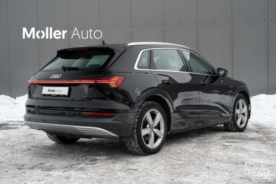 Black Audi E-Tron 2022 in Vilnius, with an engine capacity of 0.00 L and mileage of 43 thousand km for 34900 €, photo 6 on AUTOMOTO.COM.LV