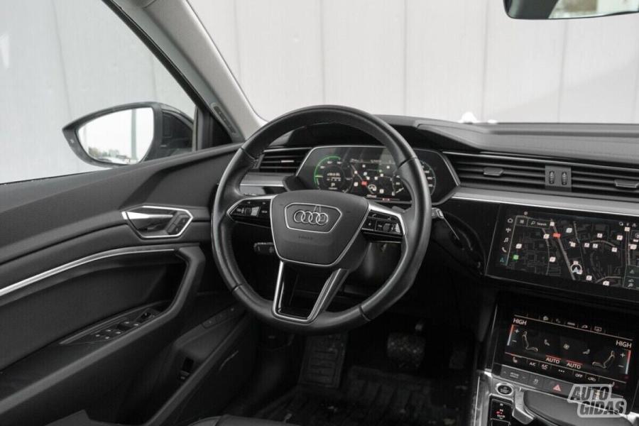 Black Audi E-Tron 2022 in Vilnius, with an engine capacity of 0.00 L and mileage of 43 thousand km for 34900 €, photo 21 on AUTOMOTO.COM.LV