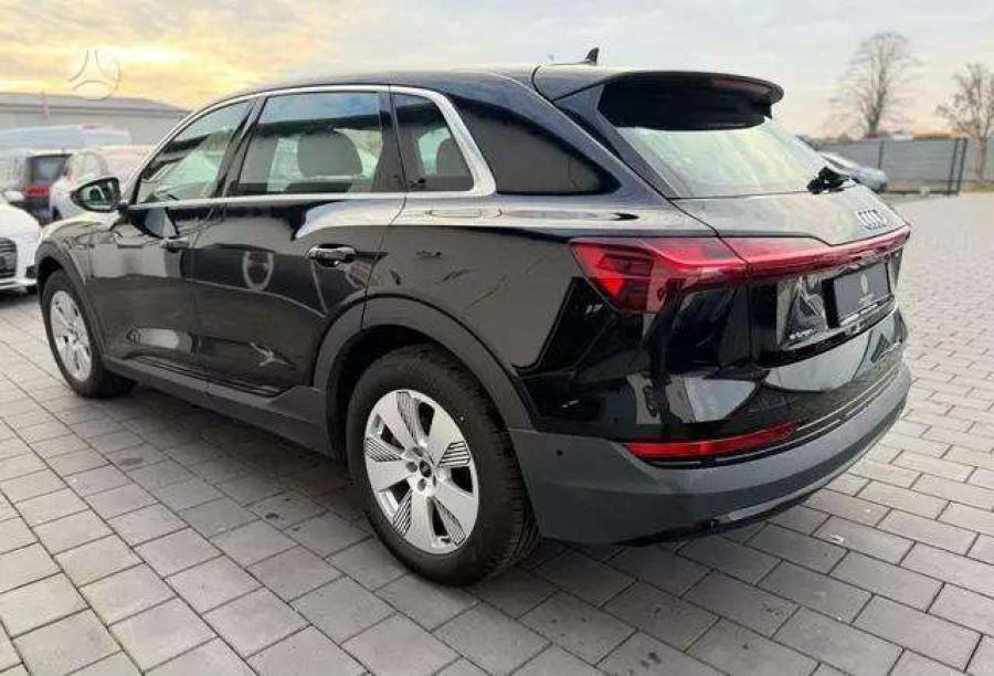Melns Audi E-Tron 2022 Viļņa, ar dzinēja tilpumu 0.00 L un nobraukumu 7 tūkst. km par 31000 €, foto 1 vietnē AUTOMOTO.COM.LV