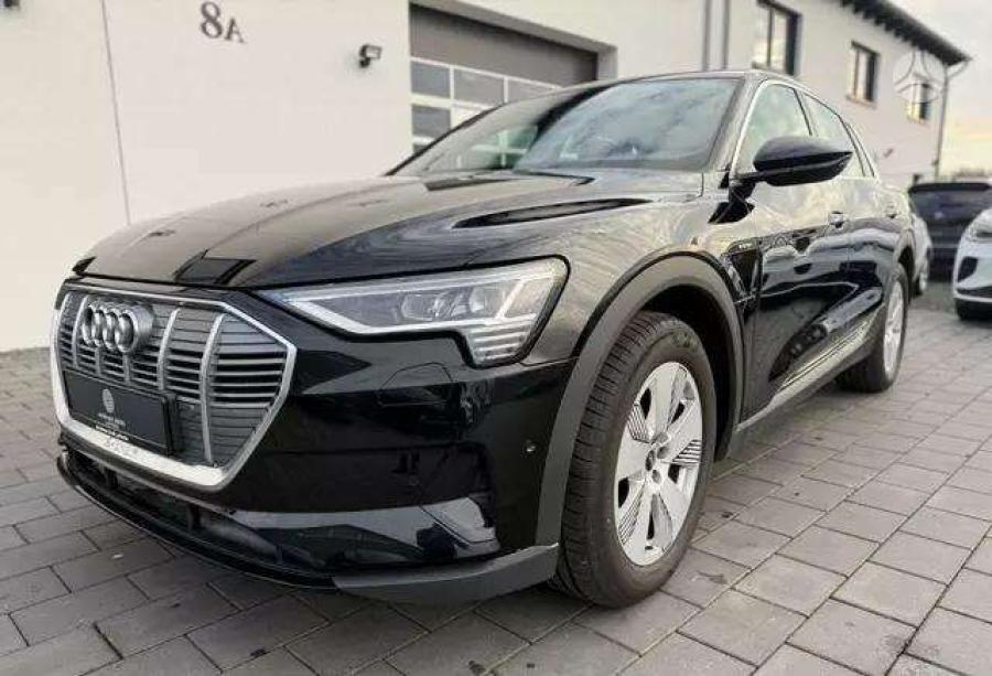 Melns Audi E-Tron 2022 Viļņa, ar dzinēja tilpumu 0.00 L un nobraukumu 7 tūkst. km par 31000 €, foto 2 vietnē AUTOMOTO.COM.LV