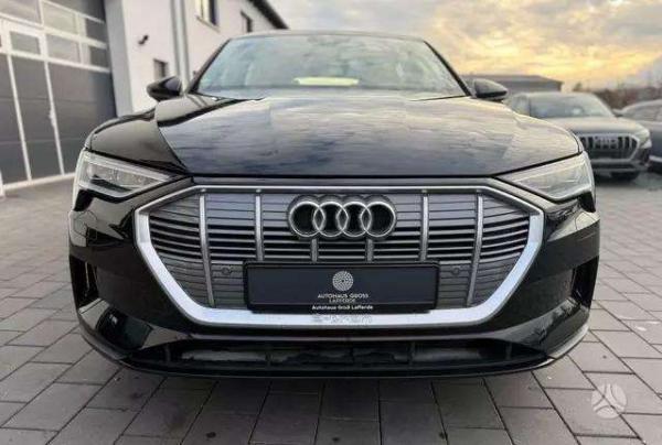 Melns Audi E-Tron 2022 Viļņa, ar dzinēja tilpumu 0.00 L un nobraukumu 7 tūkst. km par 31000 €, foto 4 vietnē AUTOMOTO.COM.LV