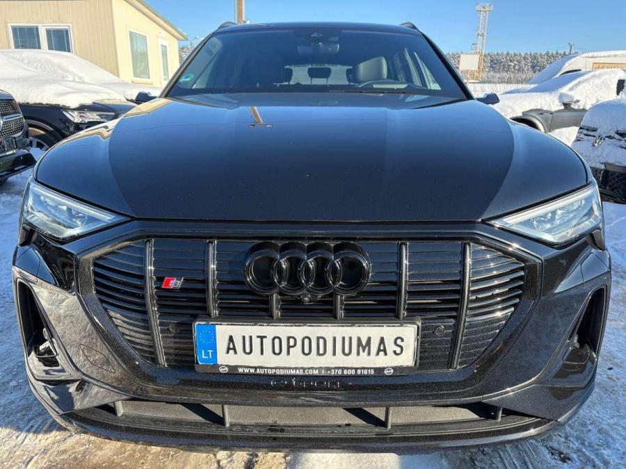 Black Audi E-Tron 2022 in Vilnius, with an engine capacity of 0.00 L and mileage of 140 thousand km for 33300 €, photo 3 on AUTOMOTO.COM.LV