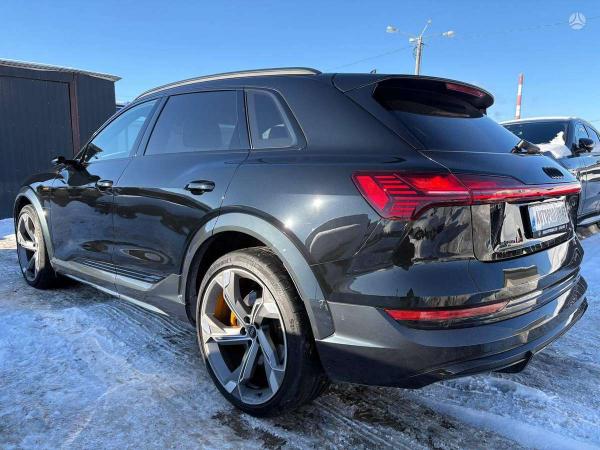 Melns Audi E-Tron 2022 Viļņa, ar dzinēja tilpumu 0.00 L un nobraukumu 140 tūkst. km par 33300 €, foto 9 vietnē AUTOMOTO.COM.LV