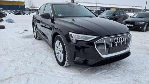 Melns Audi E-Tron 2022 Šauļi, ar dzinēja tilpumu 0.00 L un nobraukumu 25 tūkst. km par 20900 €, foto 3 vietnē AUTOMOTO.COM.LV