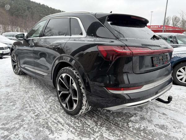 Black Audi E-Tron 2022 in Vilnius, with an engine capacity of 0.00 L and mileage of 168 thousand km for 29900 €, photo 6 on AUTOMOTO.COM.LV