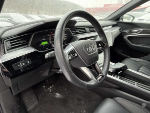 Black Audi E-Tron 2022 in Vilnius, with an engine capacity of 0.00 L and mileage of 168 thousand km for 29900 €, photo 9 on AUTOMOTO.COM.LV