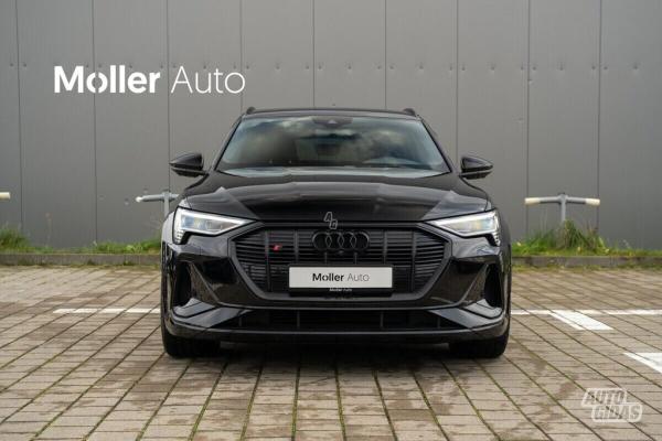 Black Audi E-Tron 2022 in Vilnius, with an engine capacity of 0.00 L and mileage of 64 thousand km for 41950 €, photo 2 on AUTOMOTO.COM.LV