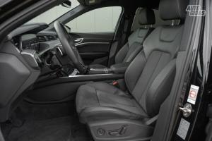 Black Audi E-Tron 2022 in Vilnius, with an engine capacity of 0.00 L and mileage of 64 thousand km for 41950 €, photo 12 on AUTOMOTO.COM.LV
