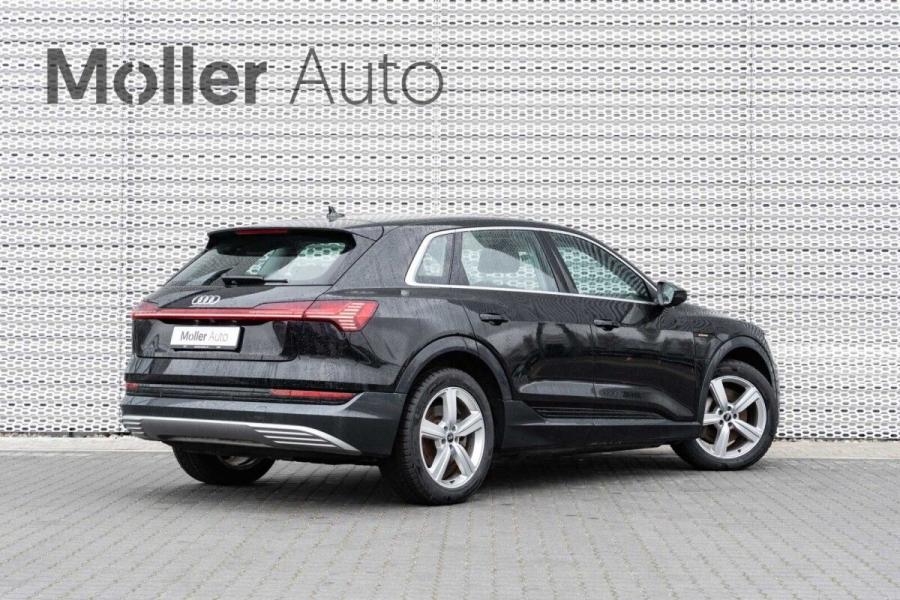 Melns Audi E-Tron 2022 Mārupe, ar dzinēja tilpumu 0.00 L un nobraukumu 56 tūkst. km par 34900 €, foto 4 vietnē AUTOMOTO.COM.LV