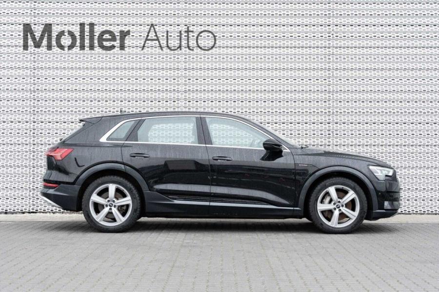 Melns Audi E-Tron 2022 Mārupe, ar dzinēja tilpumu 0.00 L un nobraukumu 56 tūkst. km par 34900 €, foto 5 vietnē AUTOMOTO.COM.LV