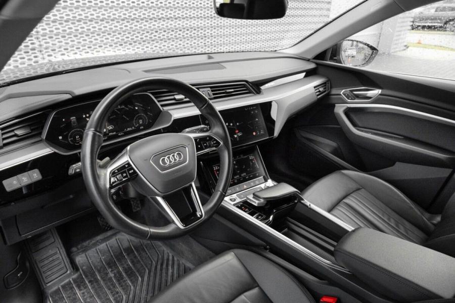 Melns Audi E-Tron 2022 Mārupe, ar dzinēja tilpumu 0.00 L un nobraukumu 56 tūkst. km par 34900 €, foto 17 vietnē AUTOMOTO.COM.LV